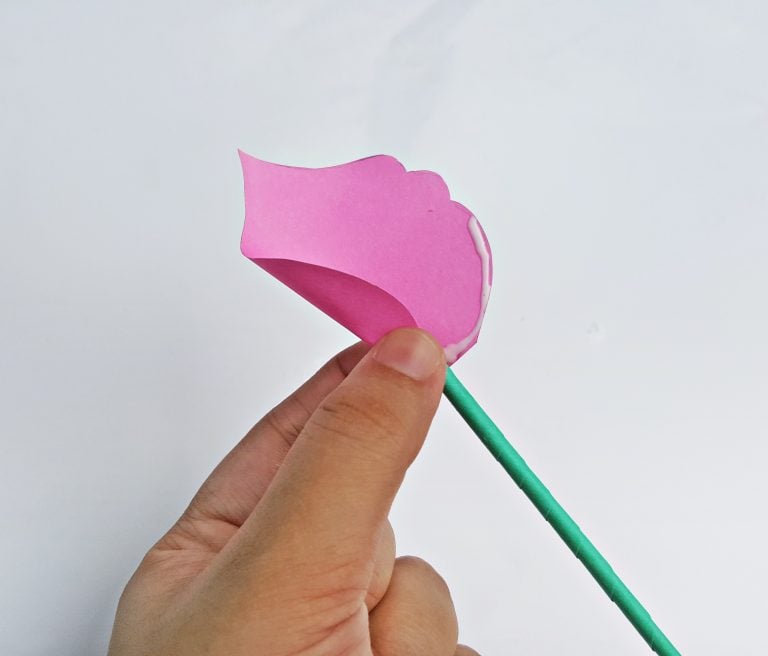 Calla Lily Craft for Kids - Mess for Less