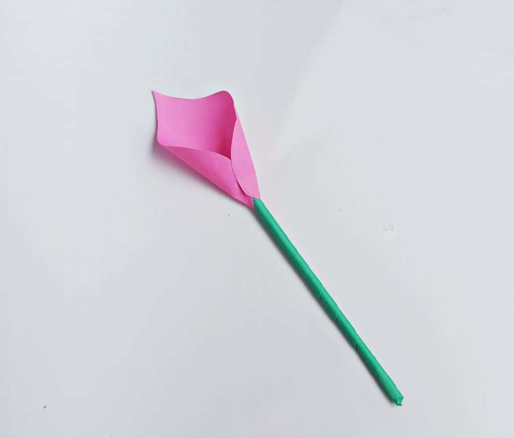 Calla Lily Craft for Kids - Mess for Less