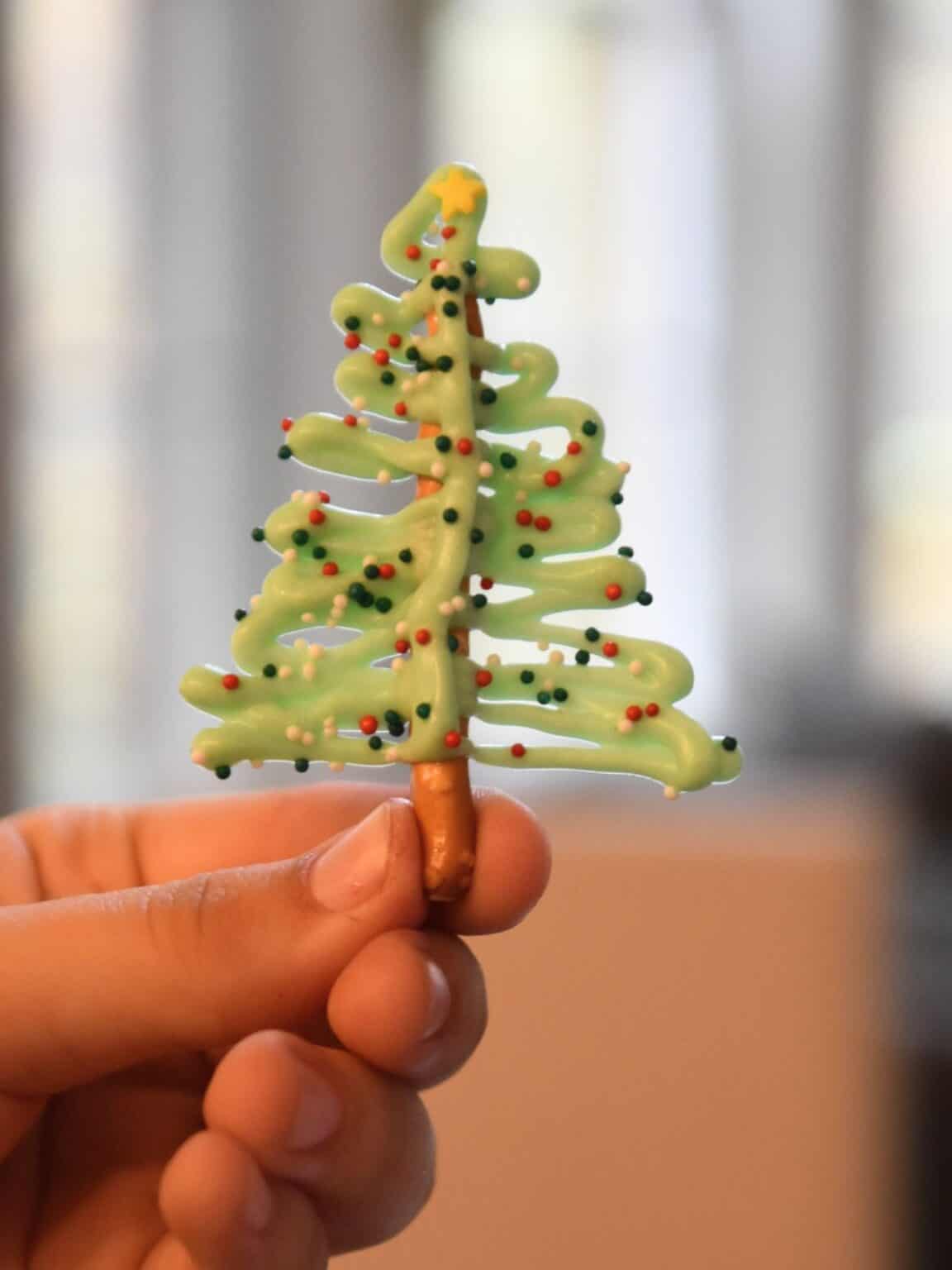 Chocolate Christmas Tree Pretzels - Mess for Less